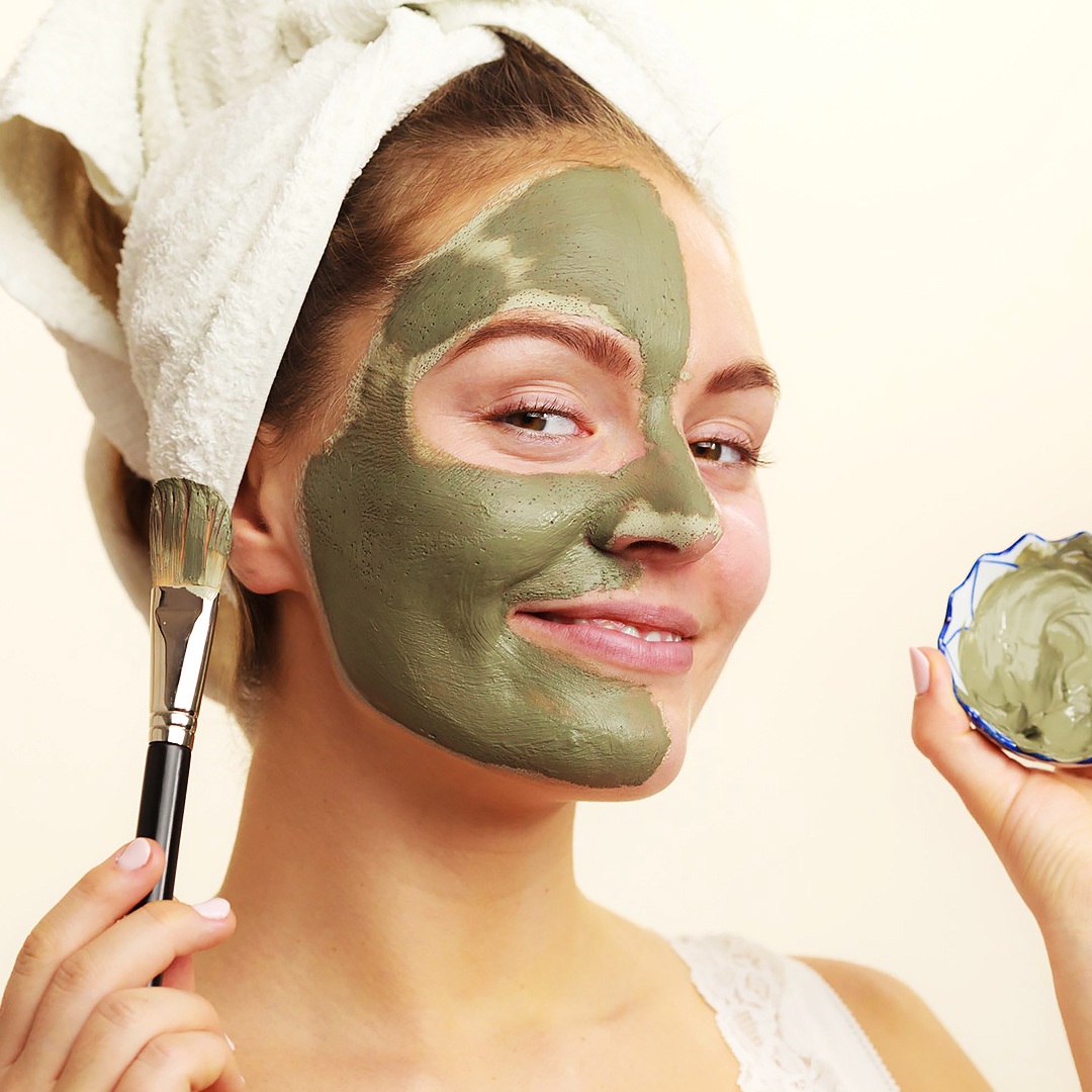 Jak i dlaczego warto stosować naturalne maski i glinki do twarzy?